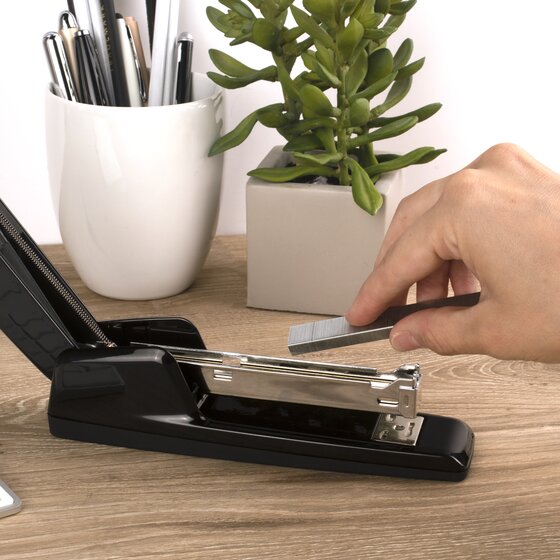 Swingline® 747® Business Desktop Stapler, Antimicrobial, 30 Sheets ...