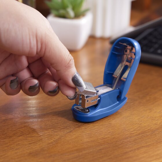 Swingline® Tot® Mini Stapler, Built-in Staple Remover, 12 Sheets ...