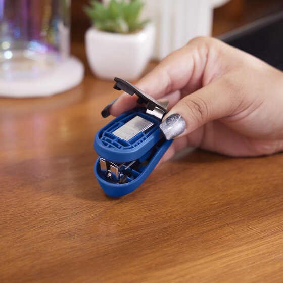 Swingline® Tot® Mini Stapler, Built-in Staple Remover, 12 Sheets ...
