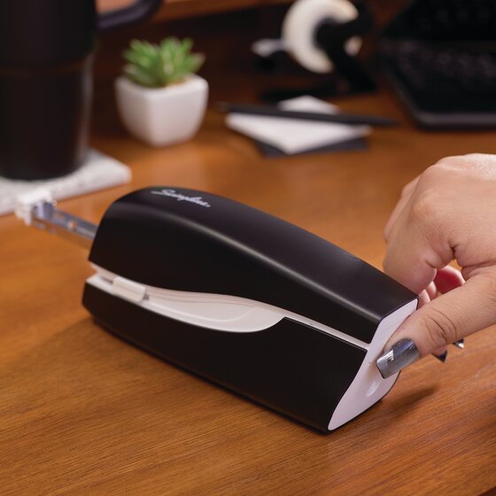 Swingline® Portable Electric Stapler, 20 Sheets, Black | Swingline ...