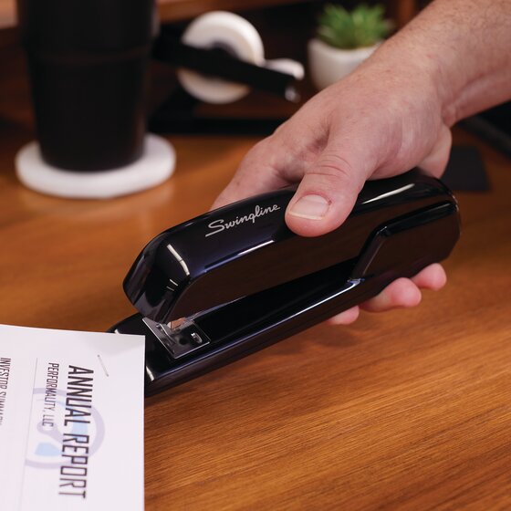 Swingline Standard Desktop Stapler, Antimicrobial, 25 Sheets, Black ...