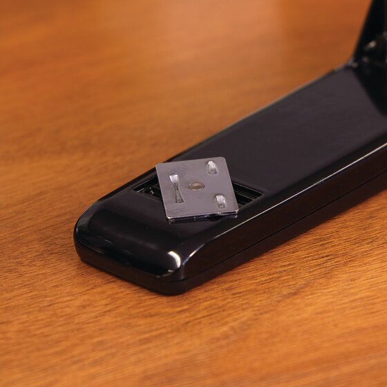 Swingline Standard Desktop Stapler, Antimicrobial, 25 Sheets, Black ...